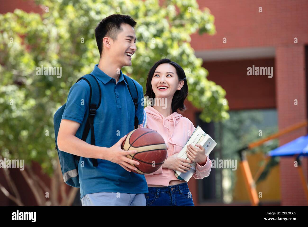 College students on campus Stock Photo - Alamy