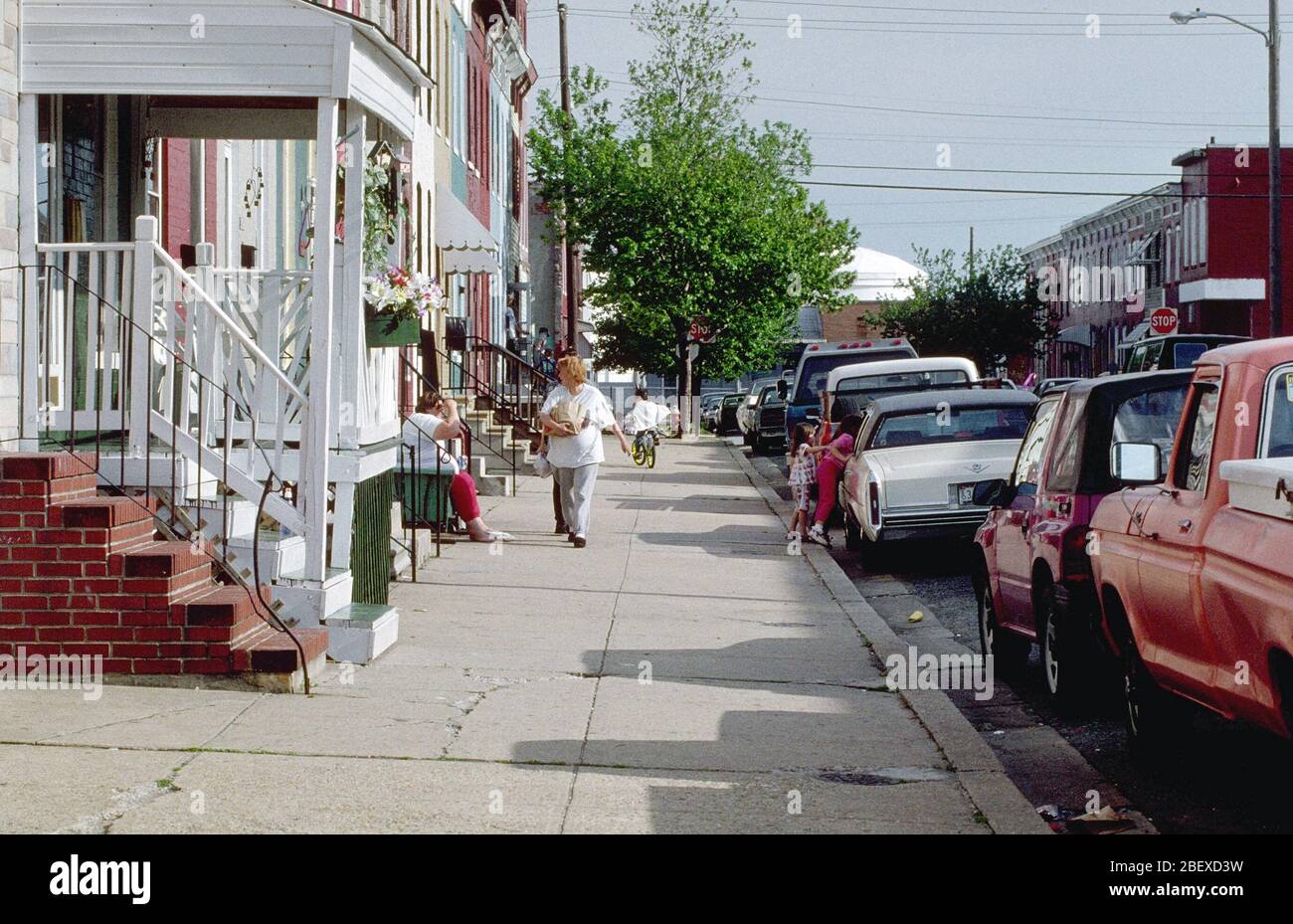 1990s urban neighborhood hi-res stock photography and images - Alamy