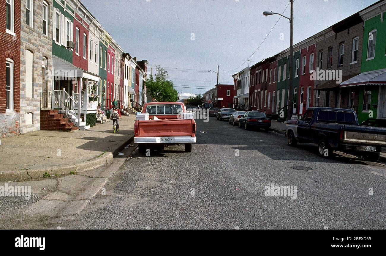 Cars parked 1990s hi-res stock photography and images - Alamy