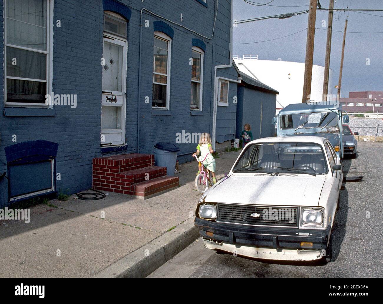 1990s urban neighborhood hi-res stock photography and images - Alamy