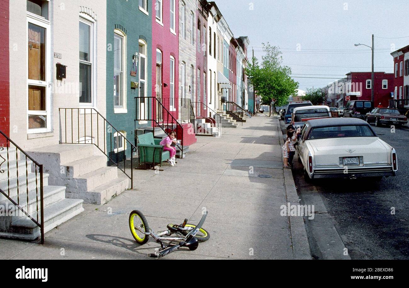 June 11, 1998 - children playing urban neighborhood late 1990s Stock ...
