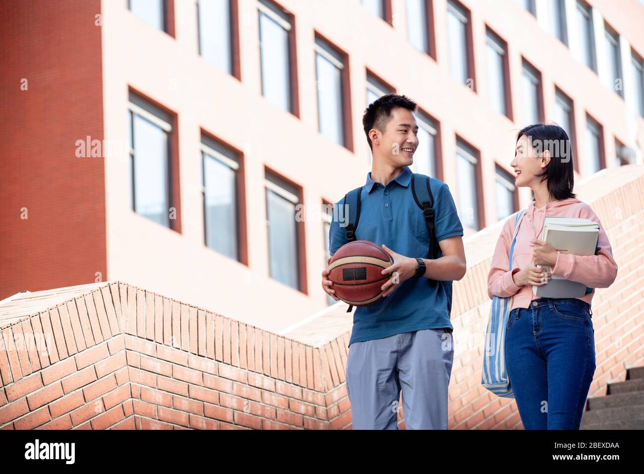 Campus couple talking hi-res stock photography and images - Alamy