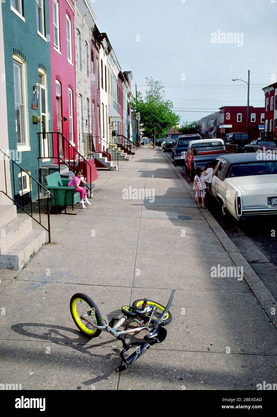 1990s urban neighborhood hi-res stock photography and images - Alamy