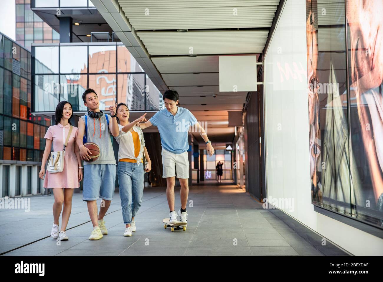College students go shopping after class Stock Photo - Alamy