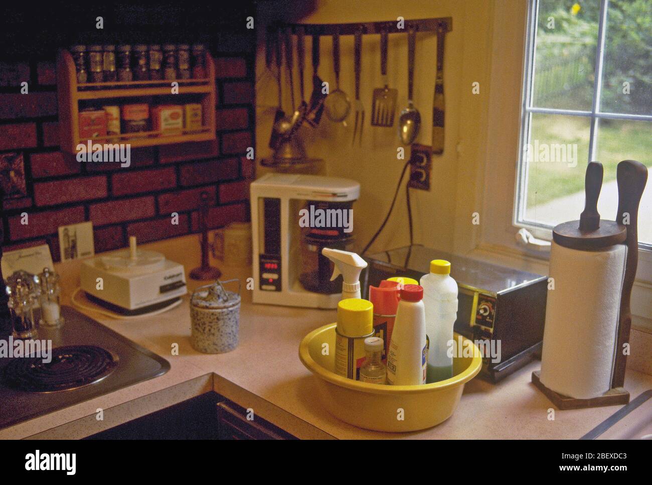 1990s house cleaning supplies hi-res stock photography and images - Alamy