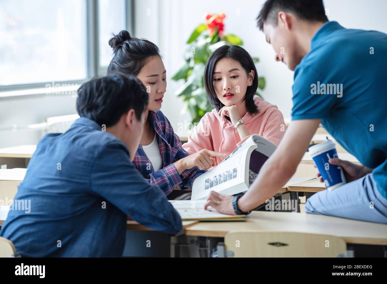 College students' classroom learning communication Stock Photo - Alamy