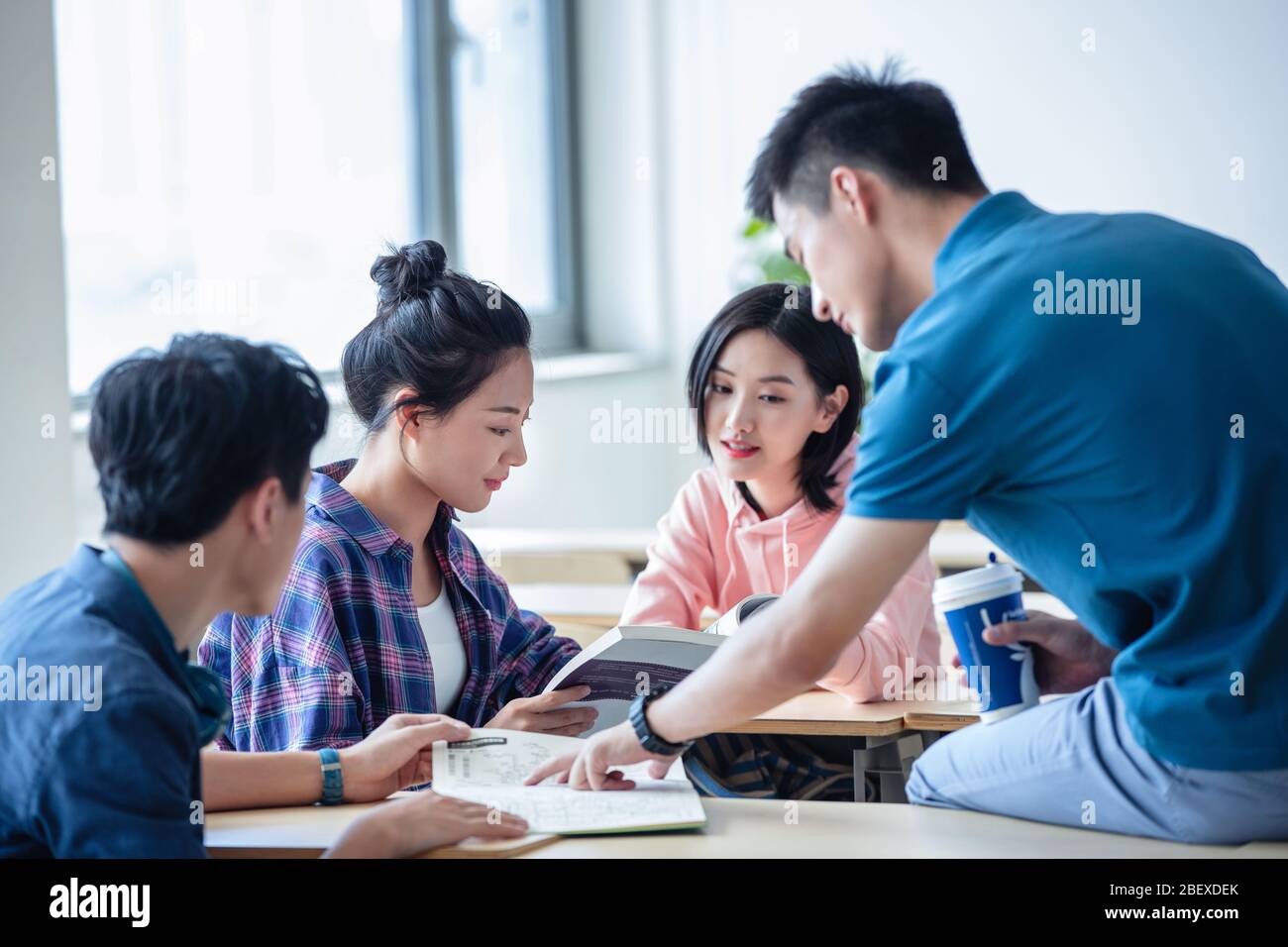 College students' classroom learning communication Stock Photo - Alamy