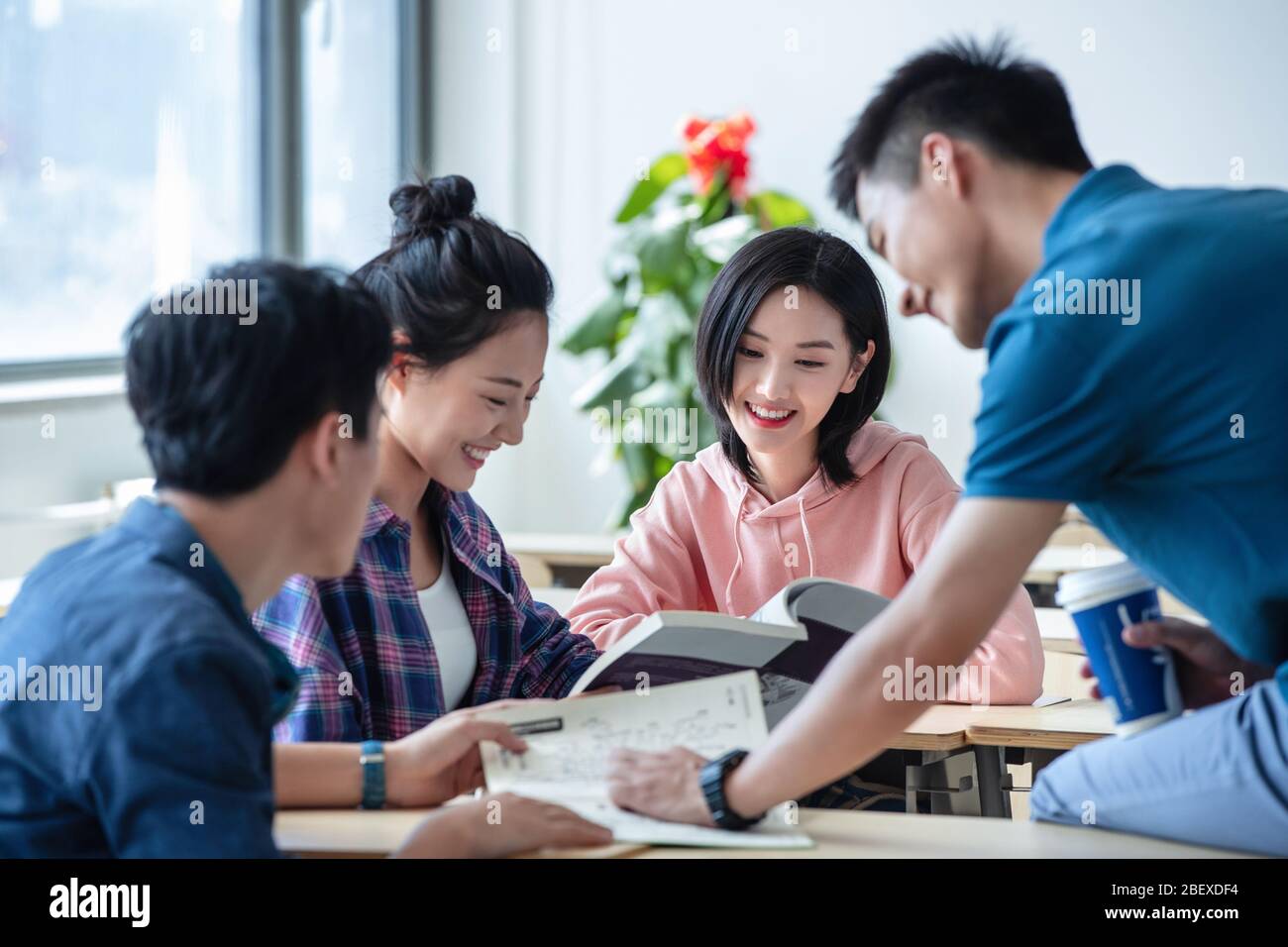 College students' classroom learning communication Stock Photo - Alamy
