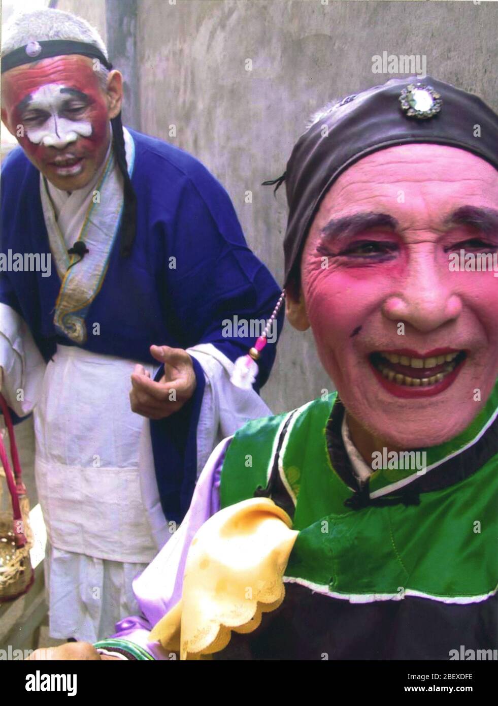 Versatile Xie Xiulu (right) whether it is Peking Opera Yu Opera or Lu ...