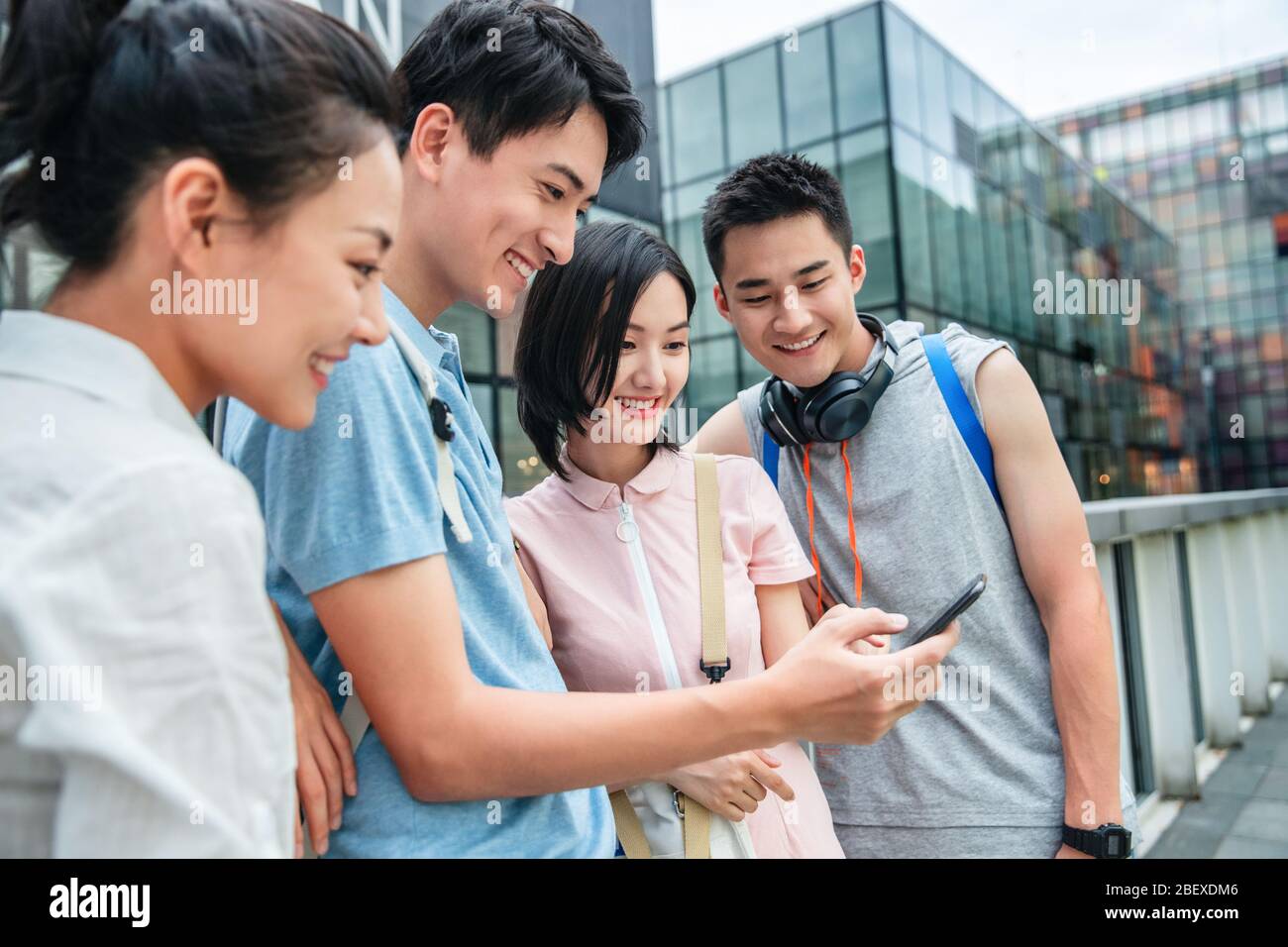 Watch mobile phone hi-res stock photography and images - Alamy