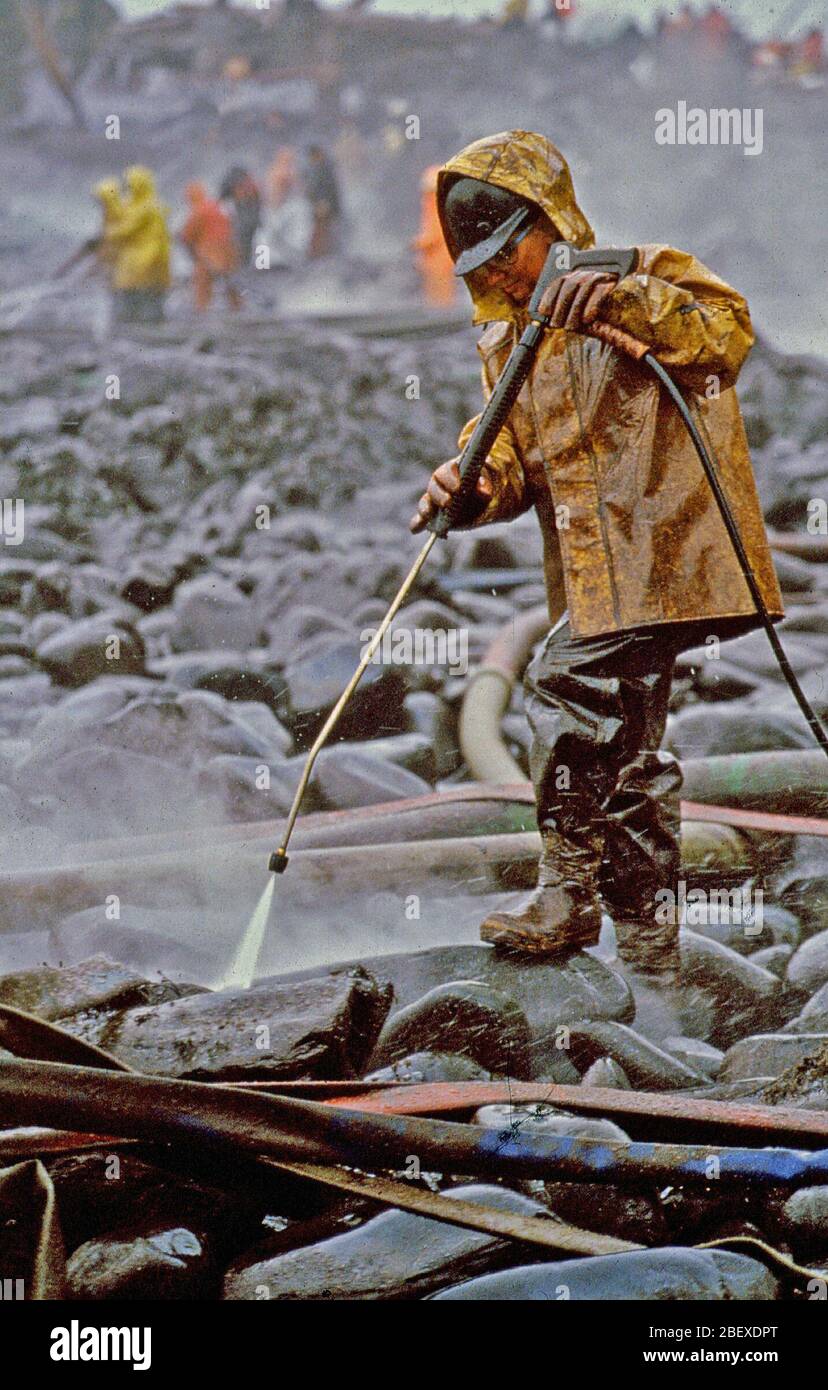 Oil covered rocks hi-res stock photography and images - Alamy