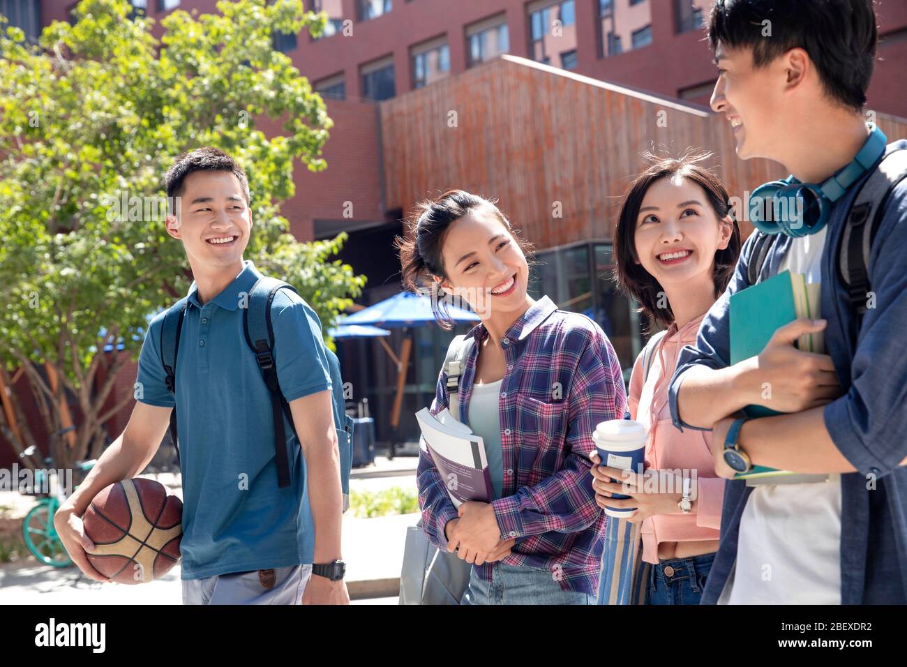 Ready to go to class of college students on campus Stock Photo - Alamy