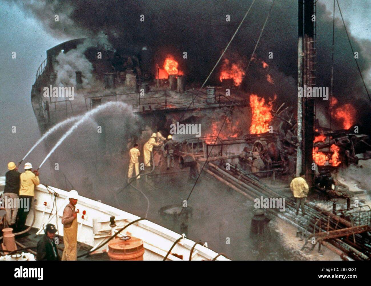 1980s oil tanker fire hi-res stock photography and images - Alamy