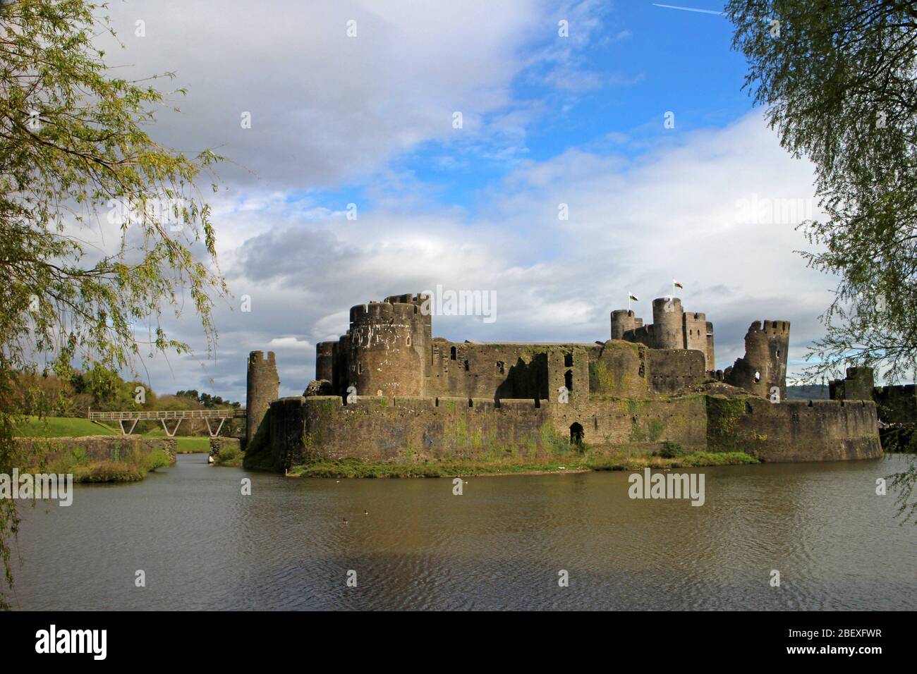 Caerphilly castle wales spring hi-res stock photography and images - Alamy