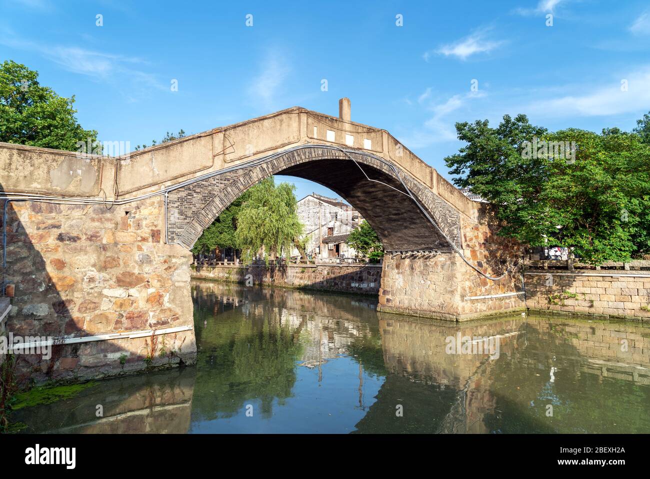 Beijing-Hangzhou Grand Canal and arch bridge hundreds of years ago ...