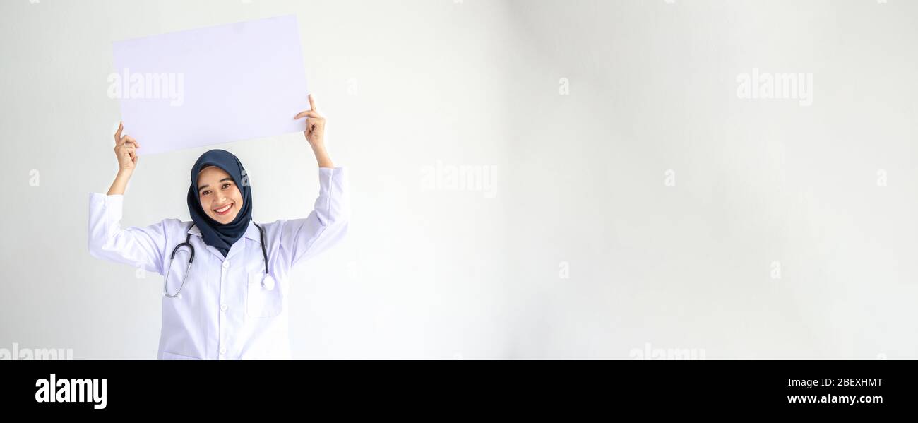 Muslim doctor hi-res stock photography and images - Alamy