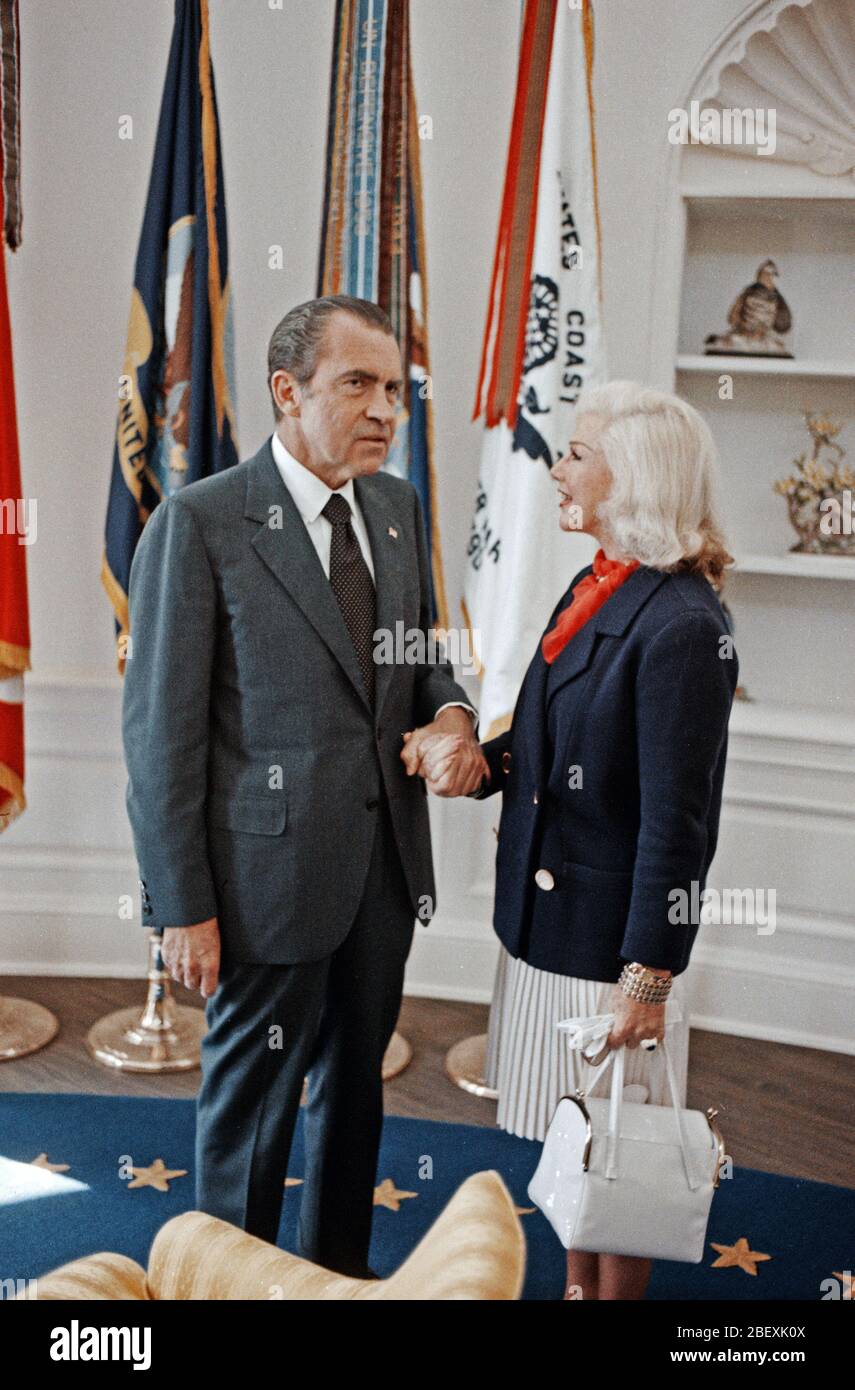 Dancer/Actress Ginger Rogers meets President Nixon Stock Photo - Alamy