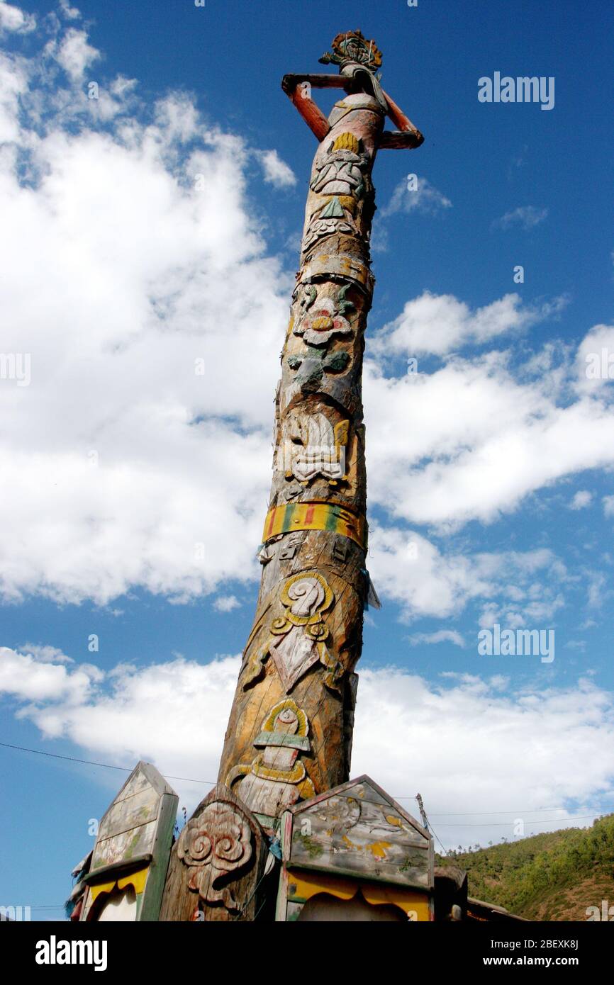 Goddess column of the Pumi tribe of Badim Stock Photo - Alamy