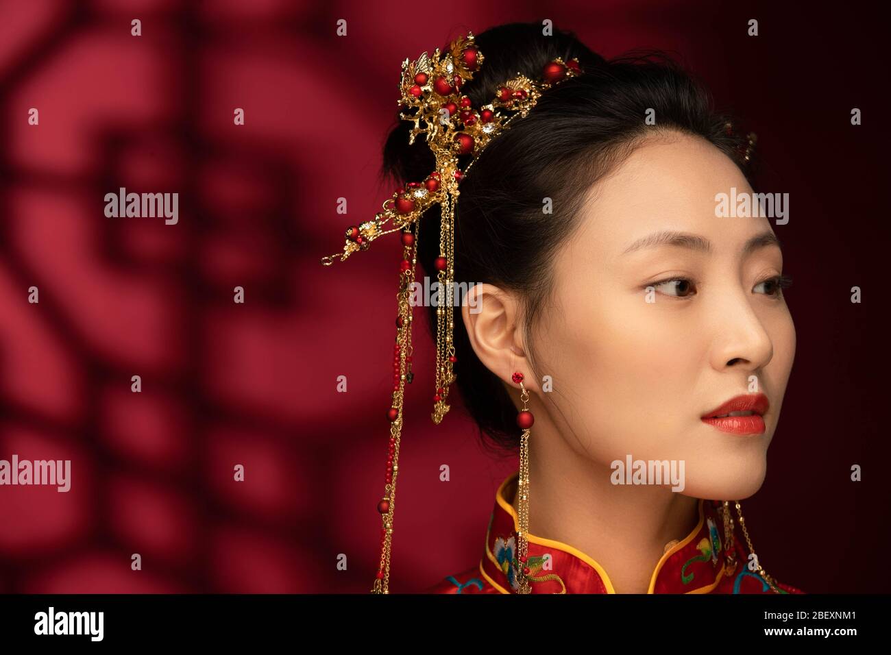 A beautiful Chinese bride Stock Photo - Alamy