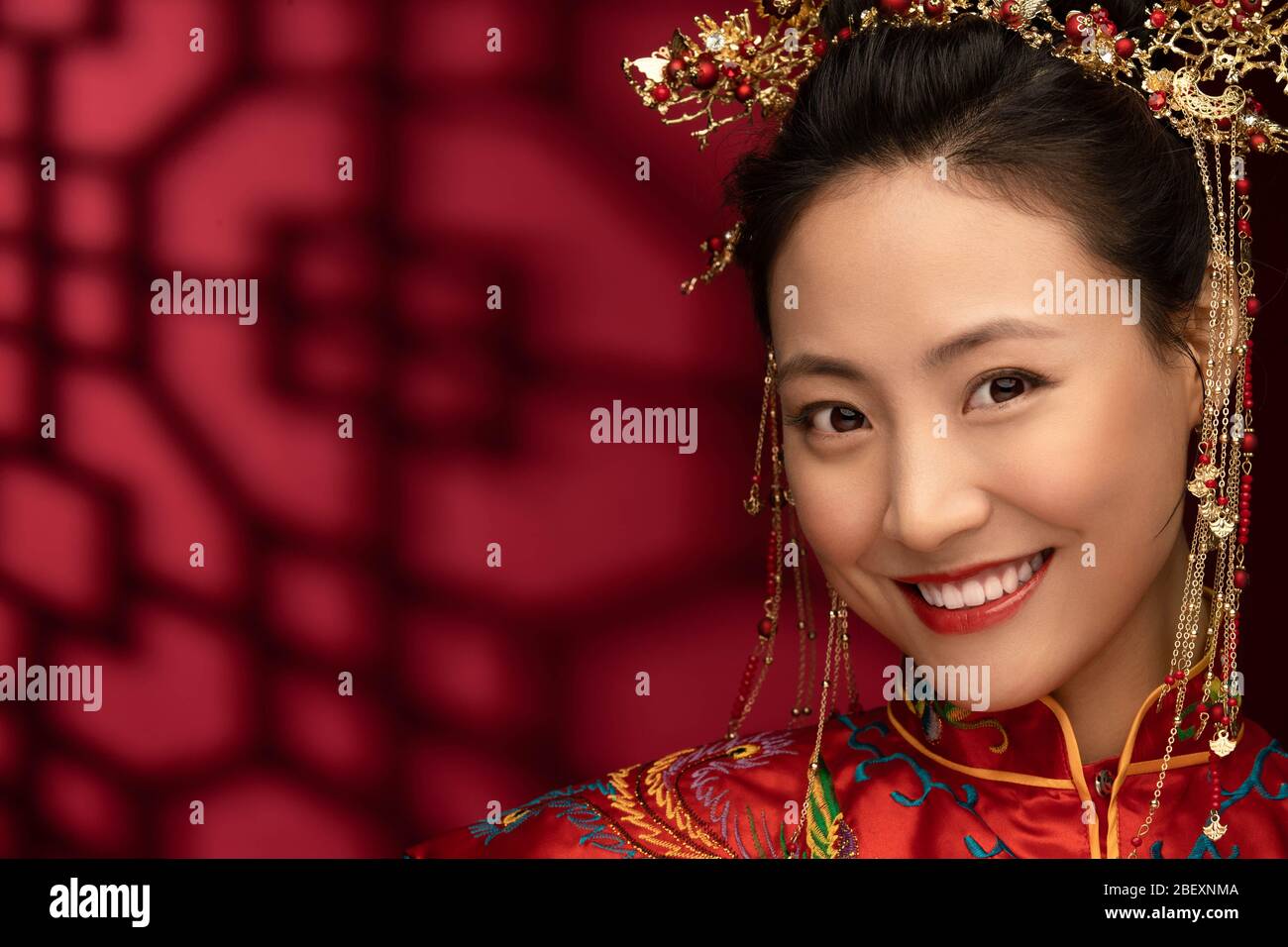 Pretty confident Chinese bride Stock Photo - Alamy