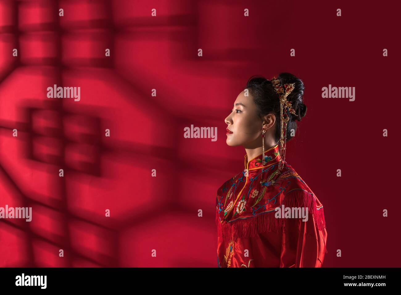 A beautiful Chinese bride Stock Photo - Alamy
