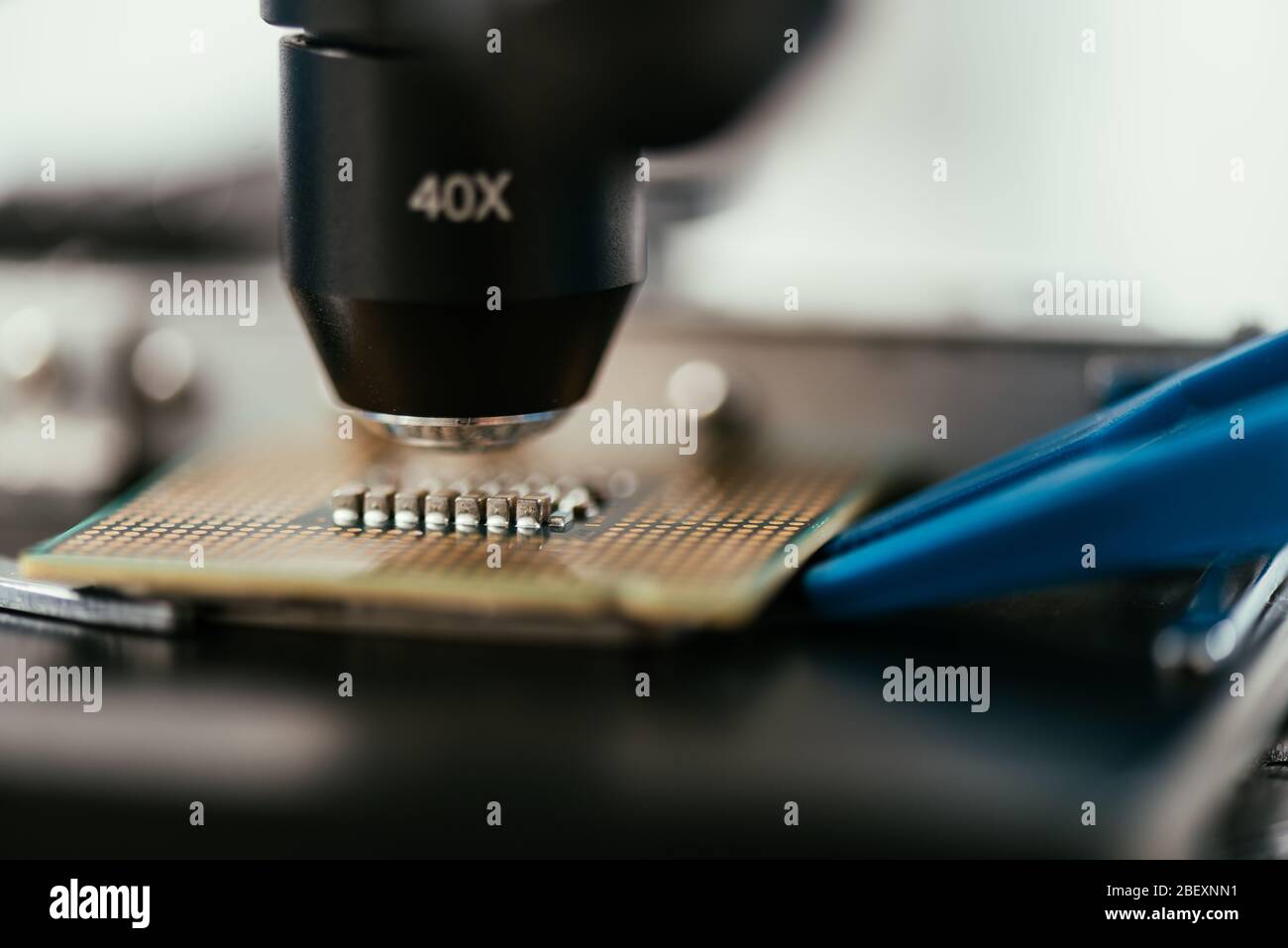 Microscope support hi-res stock photography and images - Alamy