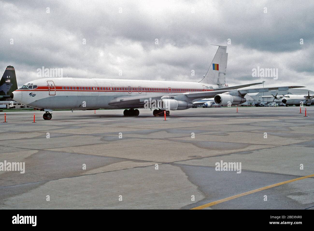 Side view boeing 707 jet hi-res stock photography and images - Alamy