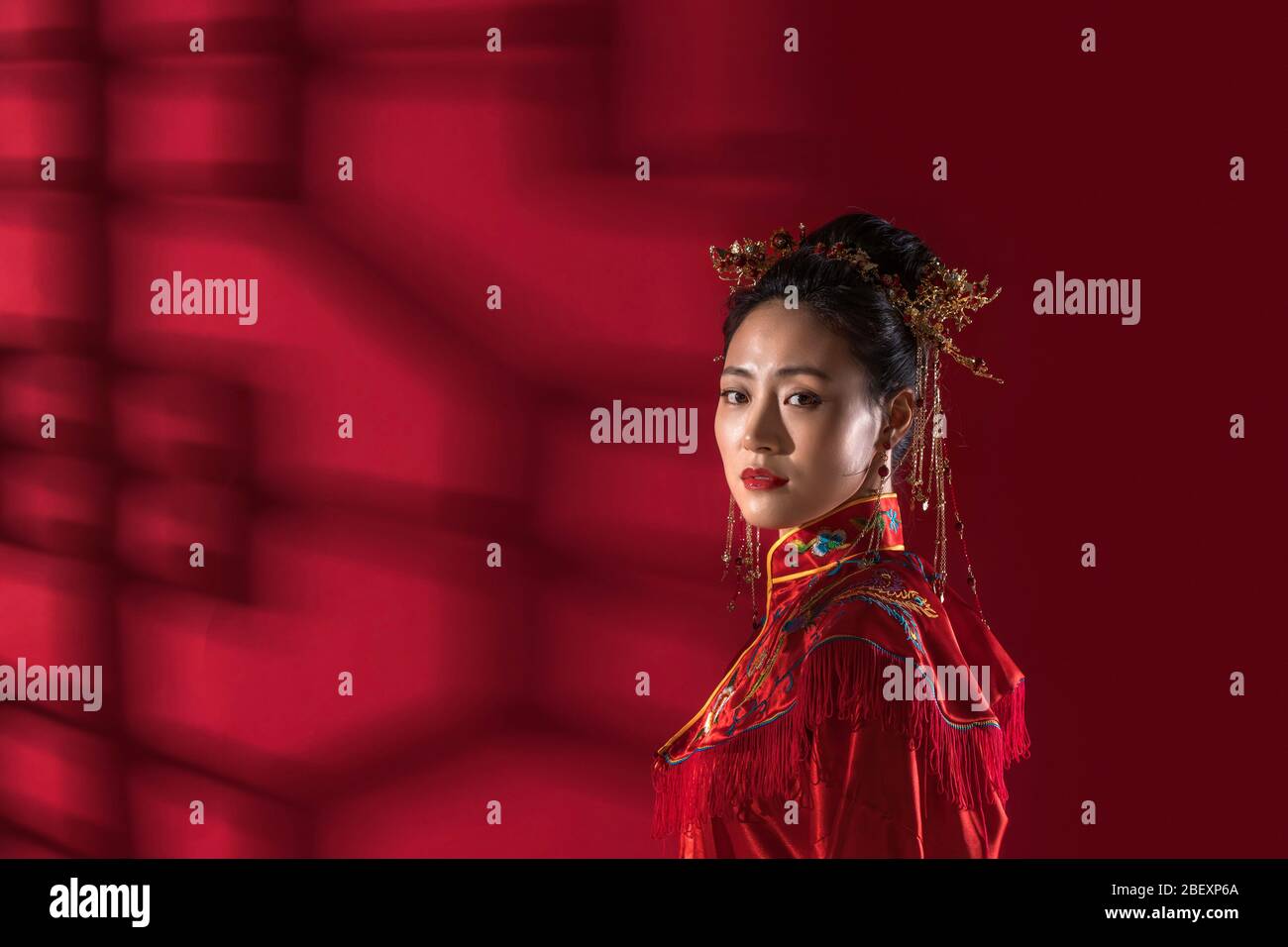 A beautiful Chinese bride Stock Photo - Alamy