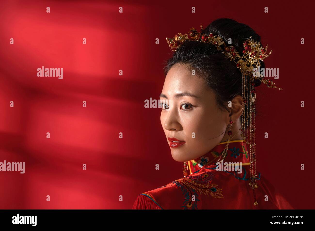 A beautiful Chinese bride Stock Photo - Alamy