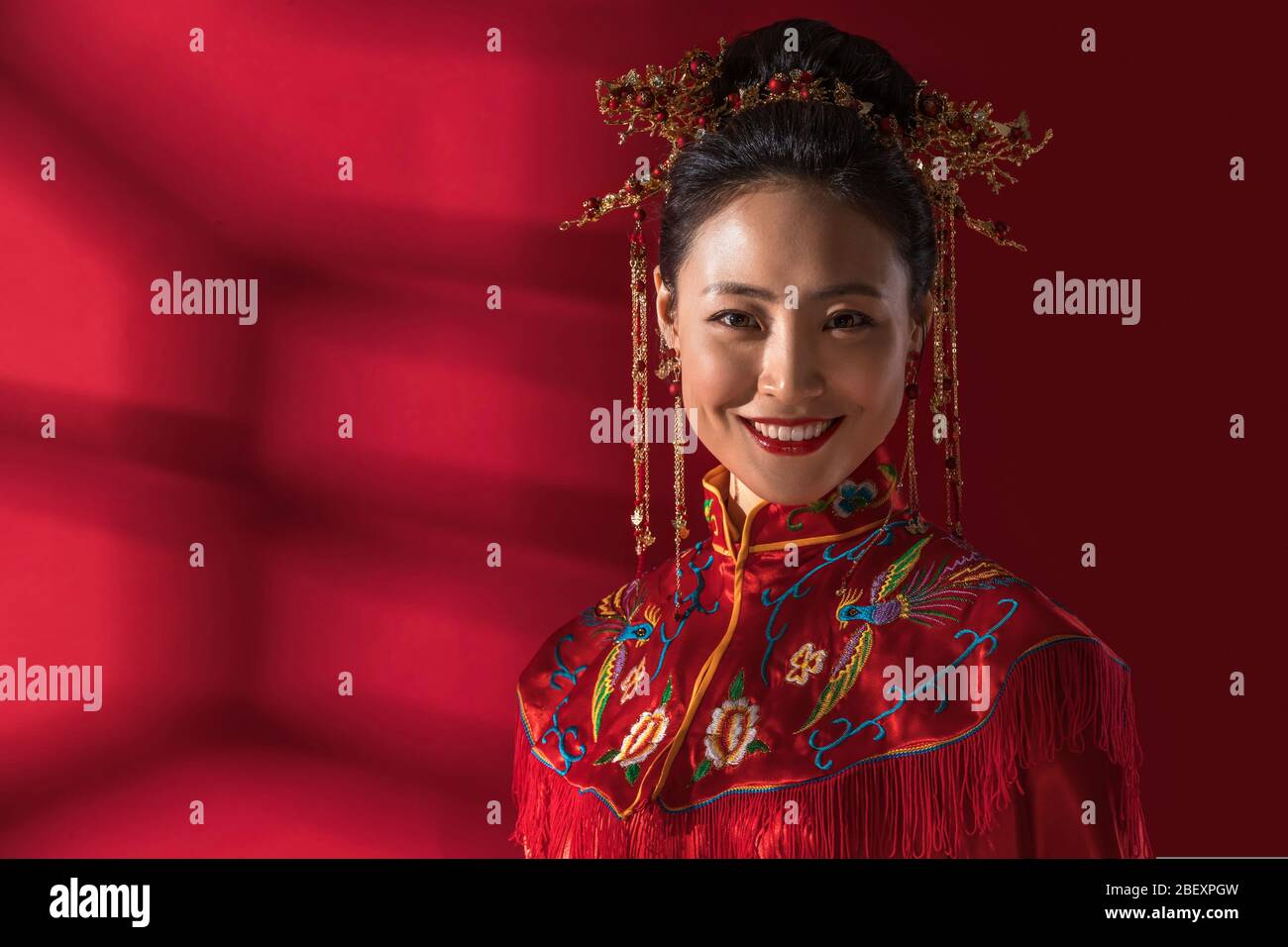 A beautiful Chinese bride Stock Photo - Alamy