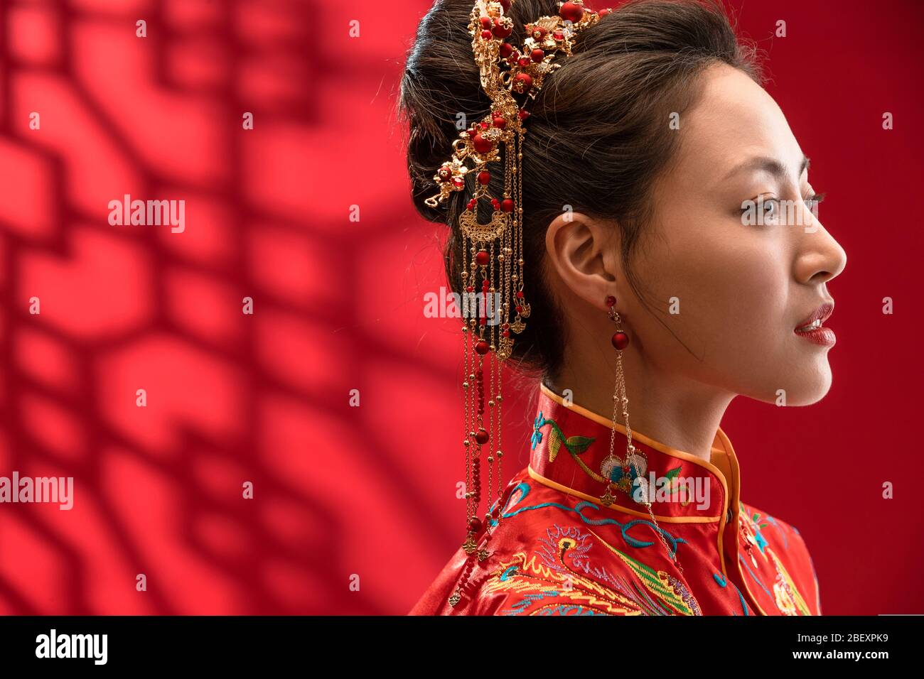 A beautiful Chinese bride Stock Photo - Alamy