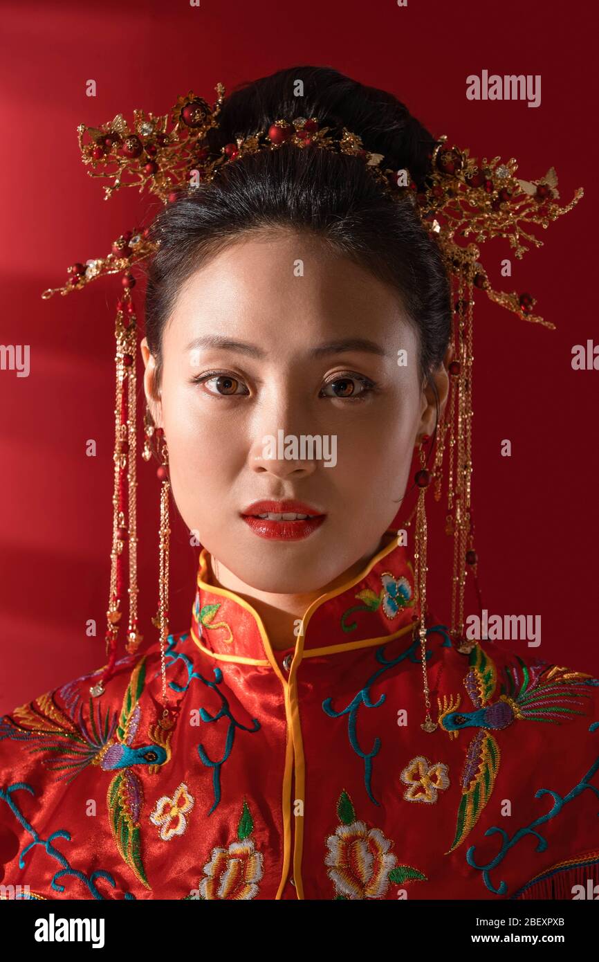 A beautiful Chinese bride Stock Photo - Alamy