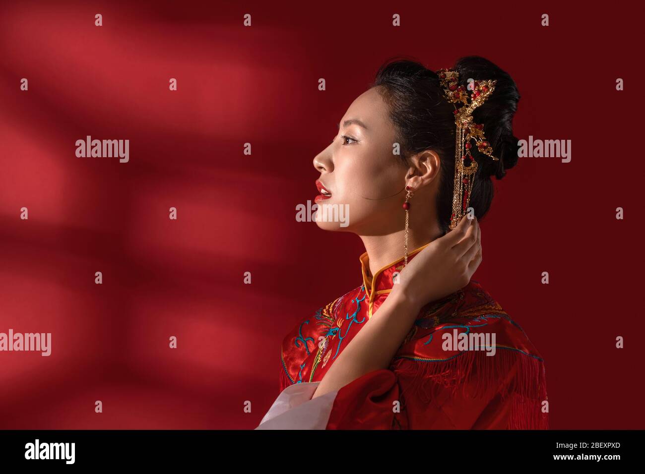 A beautiful Chinese bride Stock Photo - Alamy