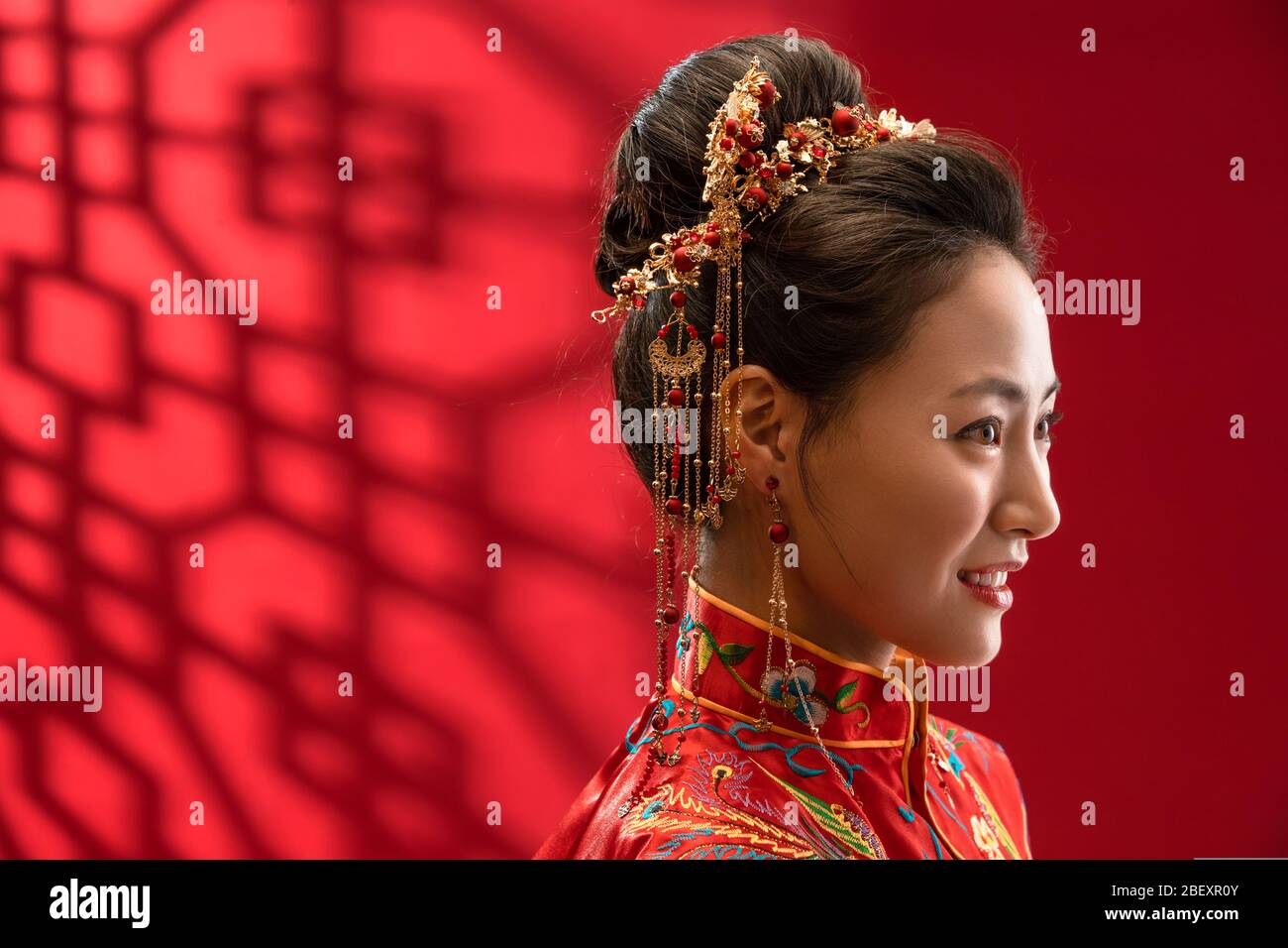 A beautiful Chinese bride Stock Photo - Alamy