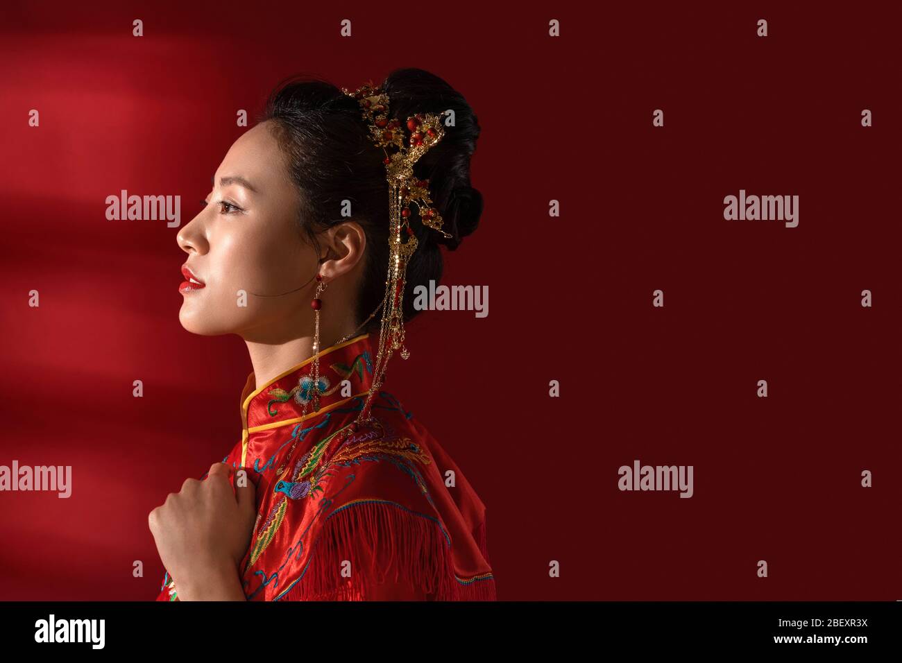 A beautiful Chinese bride Stock Photo - Alamy