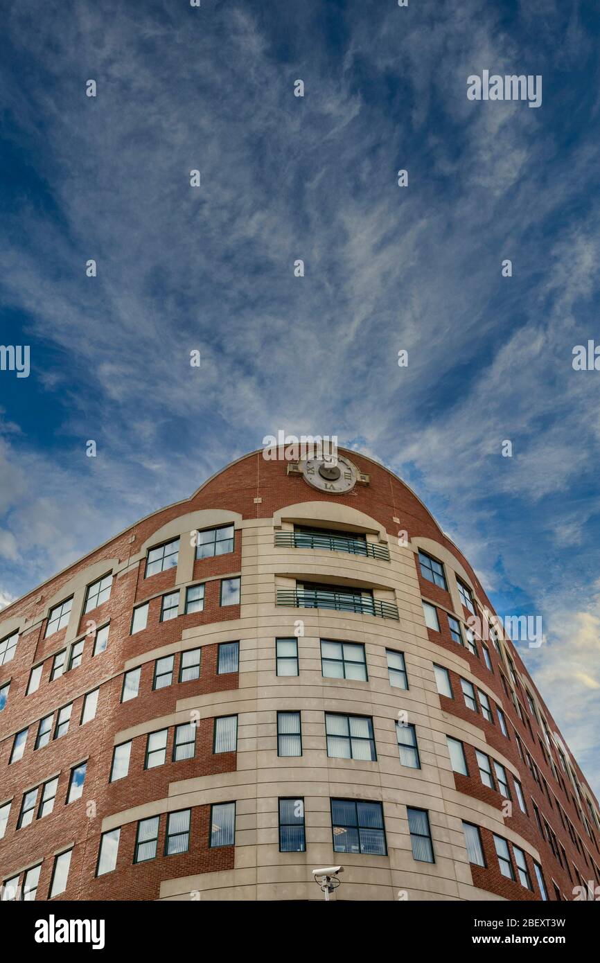 Curved office building hi-res stock photography and images - Alamy