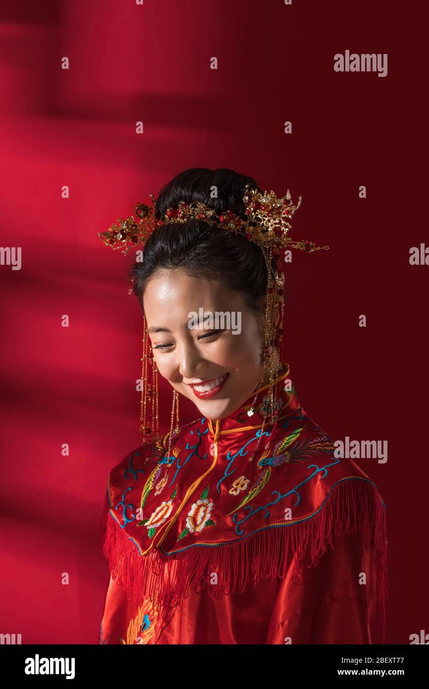 A beautiful Chinese bride Stock Photo - Alamy