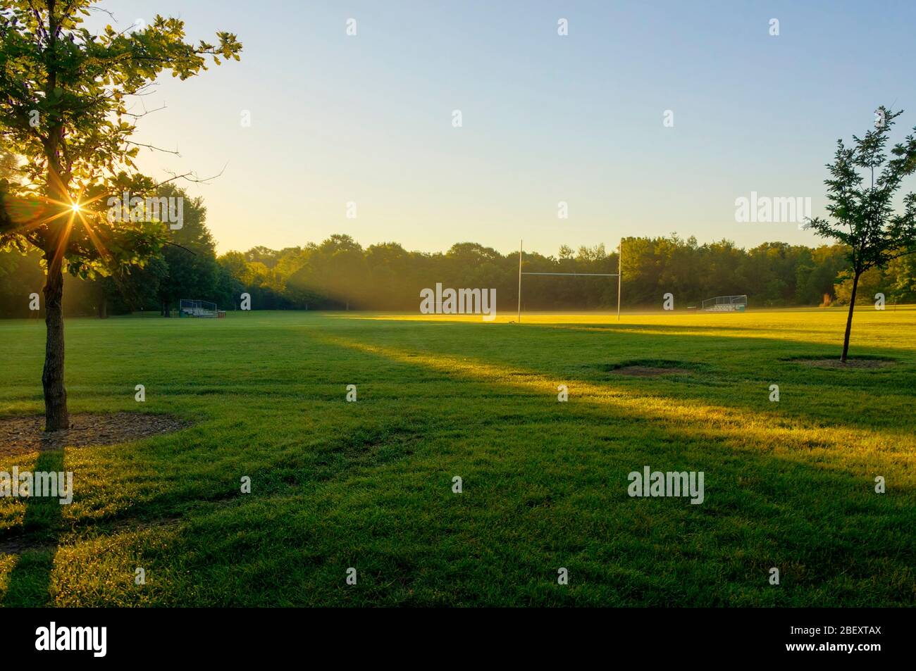 Dawn breaks hi-res stock photography and images - Alamy