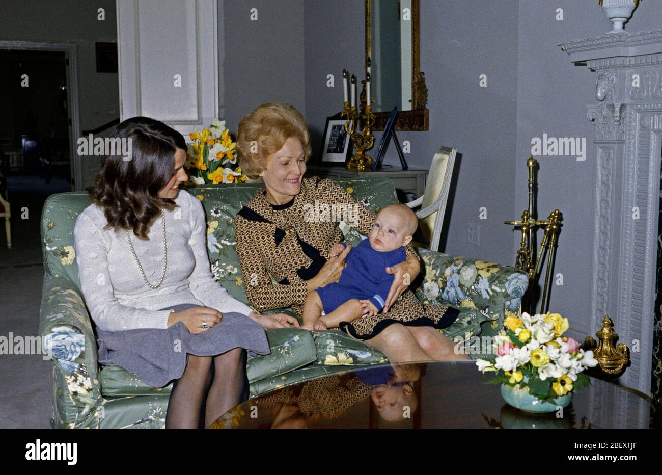 April 14, 1972: Pat Nixon with Mrs. Trudeau and Justin Stock Photo - Alamy