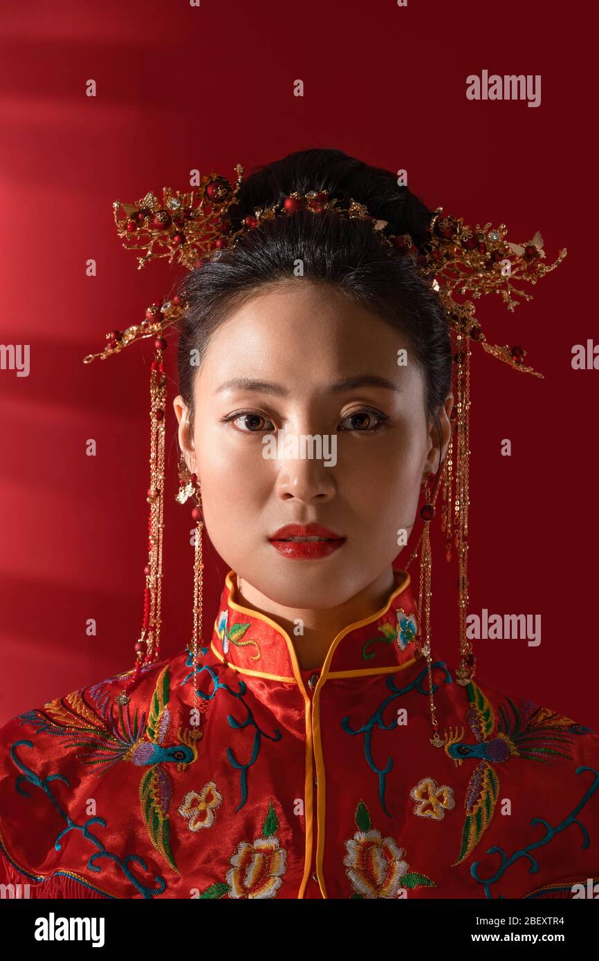 A beautiful Chinese bride Stock Photo - Alamy