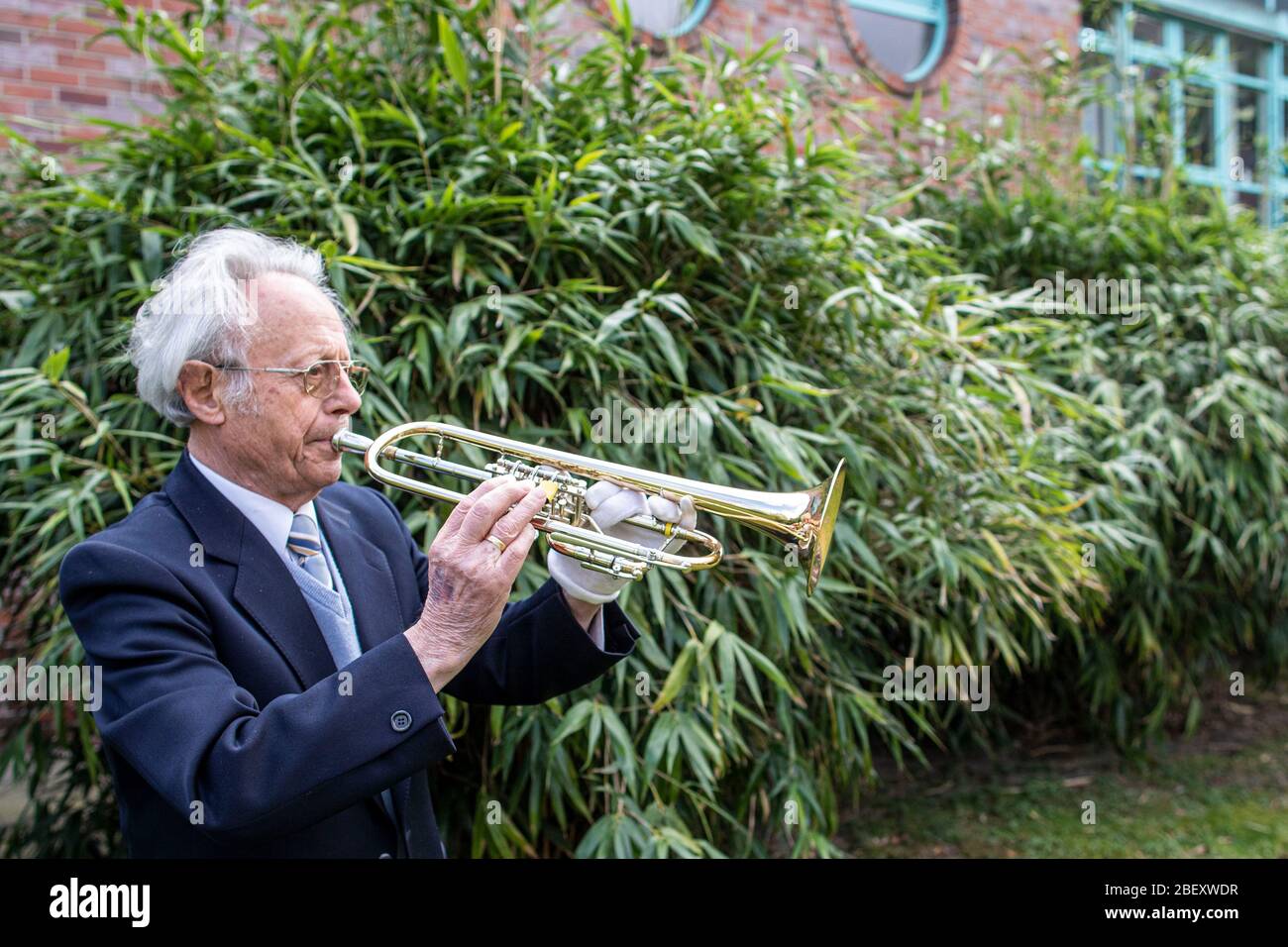 Visiting hours hi-res stock photography and images - Alamy