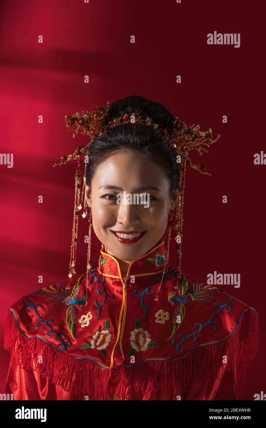 A beautiful Chinese bride Stock Photo - Alamy