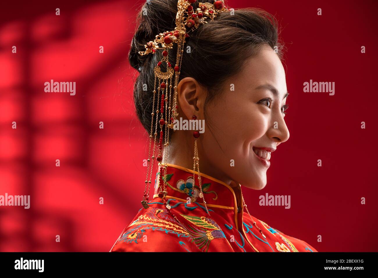 A beautiful Chinese bride Stock Photo - Alamy