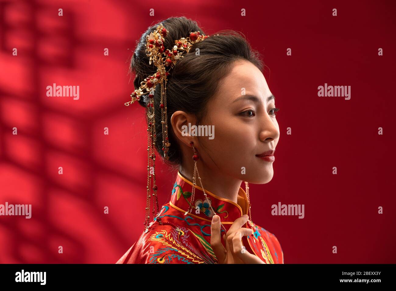 A beautiful Chinese bride Stock Photo - Alamy