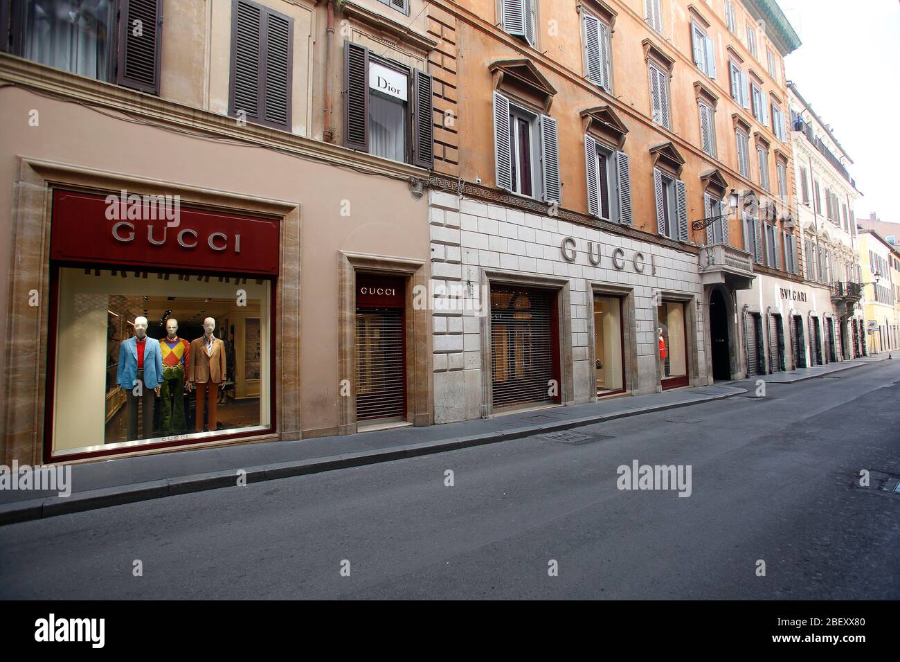 Guccis store hi-res stock photography and images - Alamy