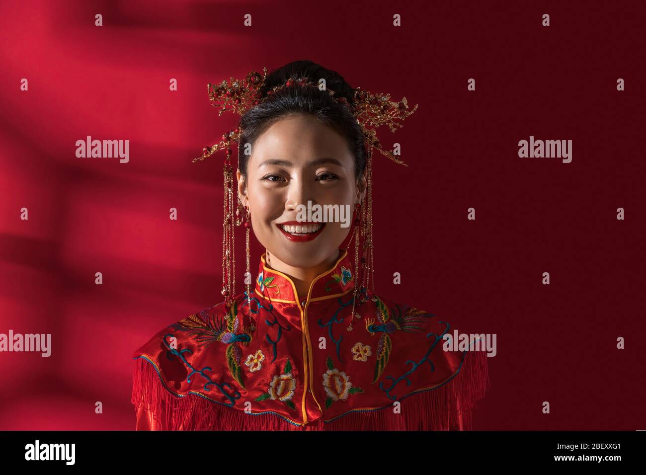 A beautiful Chinese bride Stock Photo - Alamy