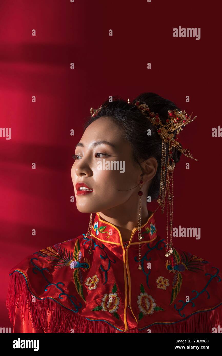 A beautiful Chinese bride Stock Photo - Alamy