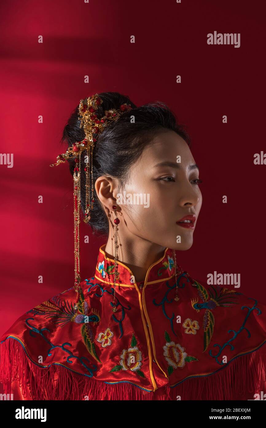 A beautiful Chinese bride Stock Photo - Alamy