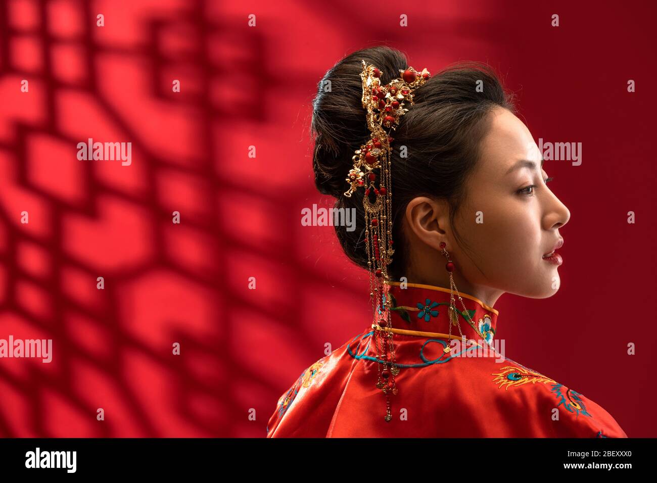 A beautiful Chinese bride Stock Photo - Alamy