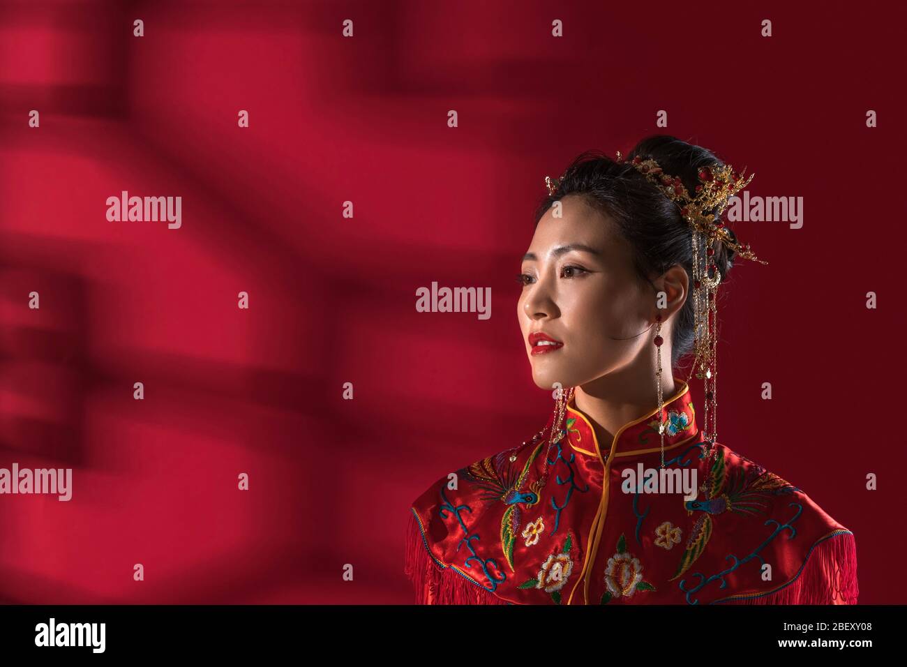 A beautiful Chinese bride Stock Photo - Alamy